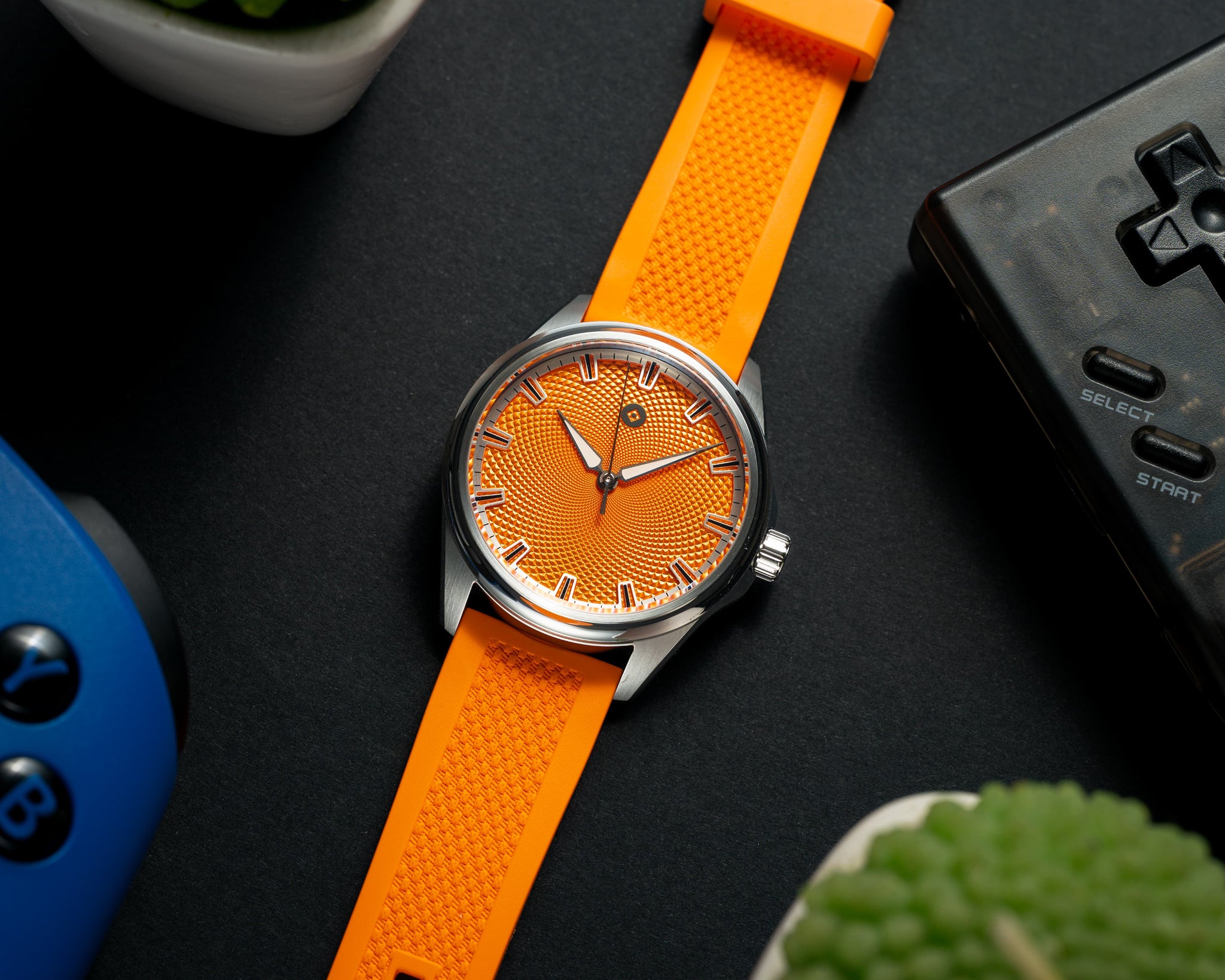 Omnis LUNA x Flyback edition - Cadran Guilloché | The Watch Gallery